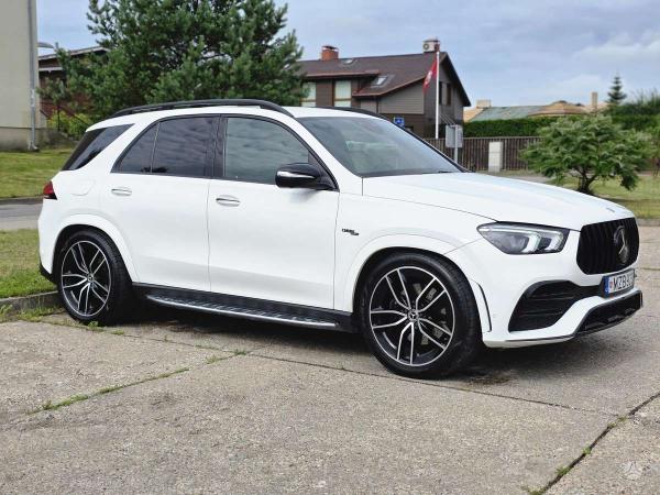 White Mercedes-Benz GLE 400 2020 in Vilnius, with an engine capacity of 2.93 L and mileage of 114 thousand km for 49000 €, photo 9 on AUTOMOTO.COM.LV