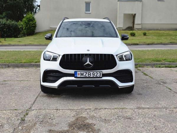 White Mercedes-Benz GLE 400 2020 in Vilnius, with an engine capacity of 2.93 L and mileage of 114 thousand km for 49000 €, photo 10 on AUTOMOTO.COM.LV
