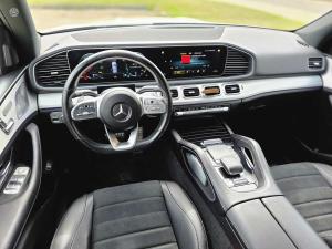 White Mercedes-Benz GLE 400 2020 in Vilnius, with an engine capacity of 2.93 L and mileage of 114 thousand km for 49000 €, photo 16 on AUTOMOTO.COM.LV