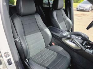 White Mercedes-Benz GLE 400 2020 in Vilnius, with an engine capacity of 2.93 L and mileage of 114 thousand km for 49000 €, photo 20 on AUTOMOTO.COM.LV