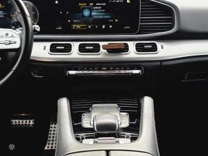White Mercedes-Benz GLE 400 2020 in Vilnius, with an engine capacity of 2.93 L and mileage of 114 thousand km for 49000 €, photo 26 on AUTOMOTO.COM.LV