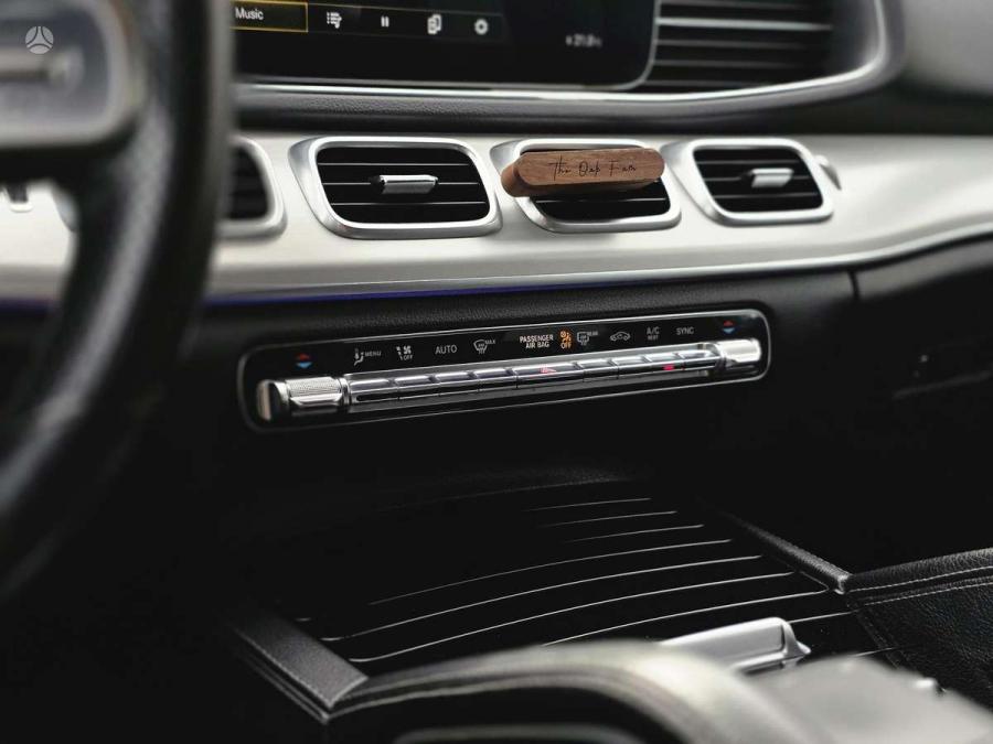 White Mercedes-Benz GLE 400 2020 in Vilnius, with an engine capacity of 2.93 L and mileage of 114 thousand km for 49000 €, photo 27 on AUTOMOTO.COM.LV