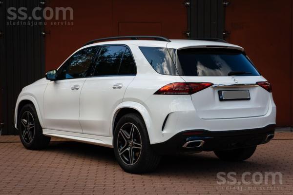 White Mercedes-Benz GLE 400 2021 in Daugavpils, with an engine capacity of 3.00 L and mileage of 65 thousand km for 60500 €, photo 5 on AUTOMOTO.COM.LV