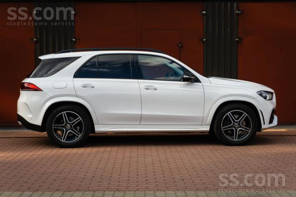 White Mercedes-Benz GLE 400 2021 in Daugavpils, with an engine capacity of 3.00 L and mileage of 65 thousand km for 60500 €, photo 8 on AUTOMOTO.COM.LV