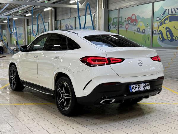 Balts Mercedes-Benz GLE 400 2022 Viļņa, ar dzinēja tilpumu 2.93 L un nobraukumu 71 tūkst. km par 72500 €, foto 3 vietnē AUTOMOTO.COM.LV