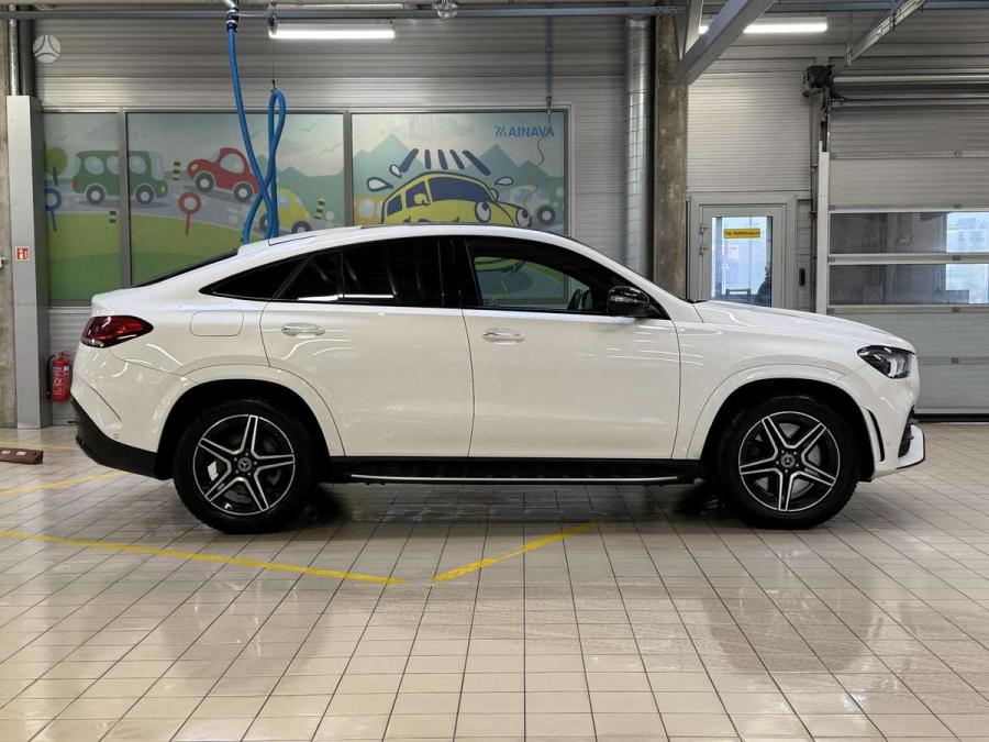 White Mercedes-Benz GLE 400 2022 in Vilnius, with an engine capacity of 2.93 L and mileage of 71 thousand km for 72500 €, photo 10 on AUTOMOTO.COM.LV