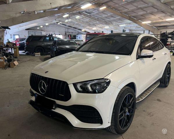 Balts Mercedes-Benz GLE 400 2023 Ukmergė, ar dzinēja tilpumu 2.93 L un nobraukumu 58 tūkst. km par 39950 €, foto 2 vietnē AUTOMOTO.COM.LV