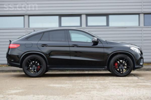 Мерседес GLE 43 AMG 2017 в Рига на AUTOMOTO.COM.LV Черный Мерседес GLE 43 AMG 2017 в Рига, объемом двигателя 3.00 л и пробегом 170 тыс. км за 29990 €, фото 5 на AUTOMOTO.COM.LV