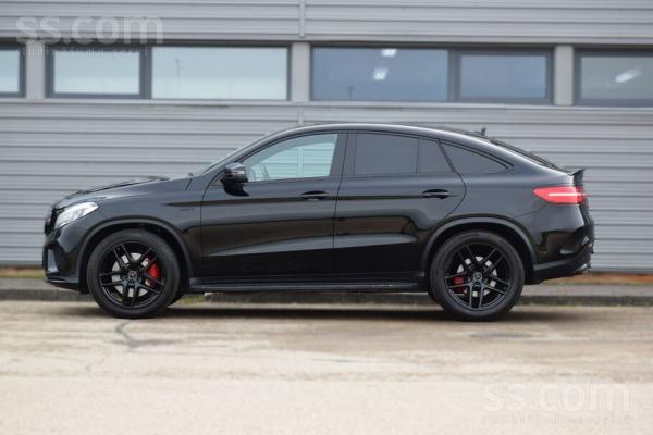 Мерседес GLE 43 AMG 2017 в Рига на AUTOMOTO.COM.LV Черный Мерседес GLE 43 AMG 2017 в Рига, объемом двигателя 3.00 л и пробегом 170 тыс. км за 29990 €, фото 10 на AUTOMOTO.COM.LV