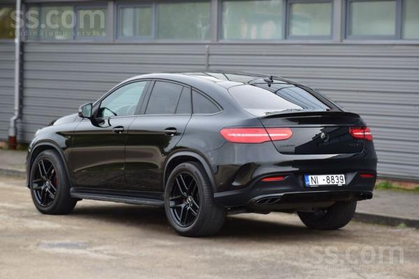 Мерседес GLE 43 AMG 2017 в Рига на AUTOMOTO.COM.LV Черный Мерседес GLE 43 AMG 2017 в Рига, объемом двигателя 3.00 л и пробегом 170 тыс. км за 29990 €, фото 11 на AUTOMOTO.COM.LV