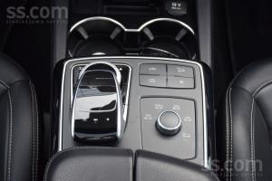 Черный Мерседес GLE 43 AMG 2017 в Рига, объемом двигателя 3.00 л и пробегом 170 тыс. км за 29990 €, фото 16 на AUTOMOTO.COM.LV