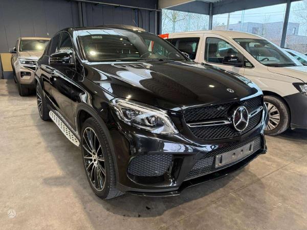 Black Mercedes-Benz GLE 43 AMG 2018 in Vilnius, with an engine capacity of 3.00 L and mileage of 259 thousand km for 29282 €, photo 2 on AUTOMOTO.COM.LV