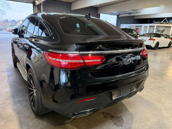 Black Mercedes-Benz GLE 43 AMG 2018 in Vilnius, with an engine capacity of 3.00 L and mileage of 259 thousand km for 29282 €, photo 3 on AUTOMOTO.COM.LV