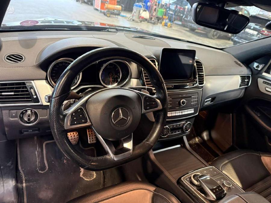 Melns Mercedes-Benz GLE 43 AMG 2018 Viļņa, ar dzinēja tilpumu 3.00 L un nobraukumu 259 tūkst. km par 29282 €, foto 8 vietnē AUTOMOTO.COM.LV