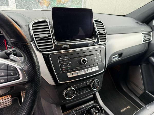Черный Мерседес GLE 43 AMG 2018 в Вильнюс, объемом двигателя 3.00 л и пробегом 259 тыс. км за 29282 €, фото 11 на AUTOMOTO.COM.LV