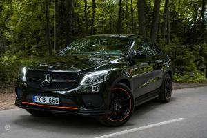 Black Mercedes-Benz GLE 43 AMG 2018 in Kaunas, with an engine capacity of 3.00 L and mileage of 165 thousand km for 37999 €, photo  on AUTOMOTO.COM.LV