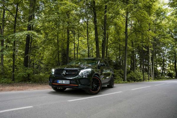 Черный Мерседес GLE 43 AMG 2018 в Каунас, объемом двигателя 3.00 л и пробегом 165 тыс. км за 37999 €, фото 2 на AUTOMOTO.COM.LV