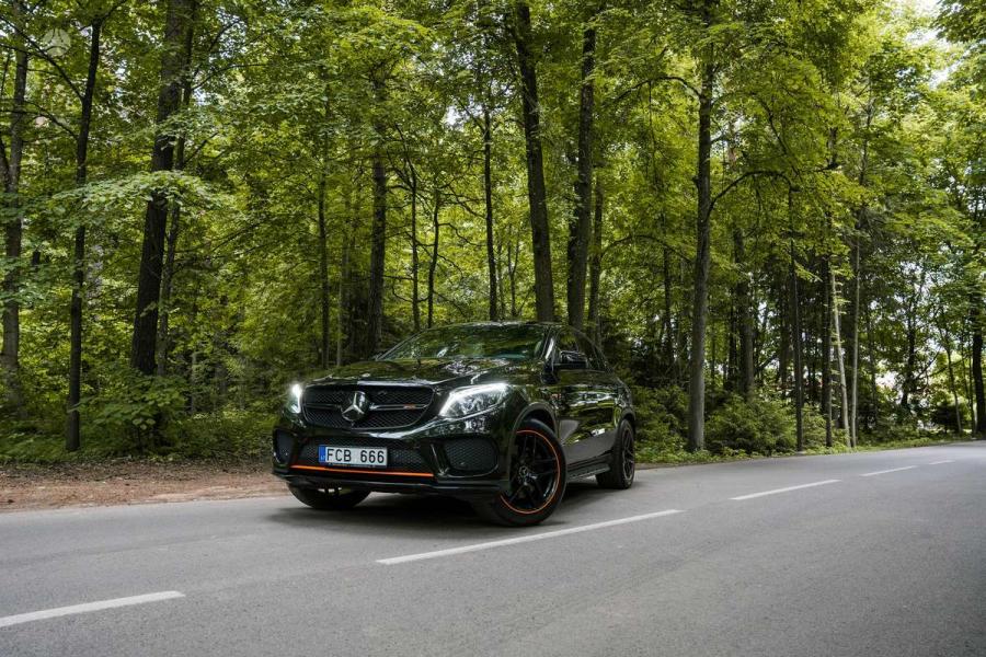 Melns Mercedes-Benz GLE 43 AMG 2018 Kauņa, ar dzinēja tilpumu 3.00 L un nobraukumu 165 tūkst. km par 37999 €, foto 3 vietnē AUTOMOTO.COM.LV