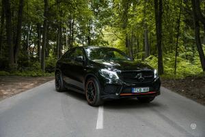 Melns Mercedes-Benz GLE 43 AMG 2018 Kauņa, ar dzinēja tilpumu 3.00 L un nobraukumu 165 tūkst. km par 37999 €, foto 4 vietnē AUTOMOTO.COM.LV