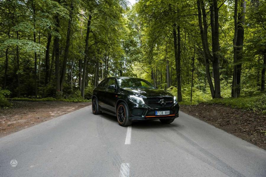 Melns Mercedes-Benz GLE 43 AMG 2018 Kauņa, ar dzinēja tilpumu 3.00 L un nobraukumu 165 tūkst. km par 37999 €, foto 6 vietnē AUTOMOTO.COM.LV