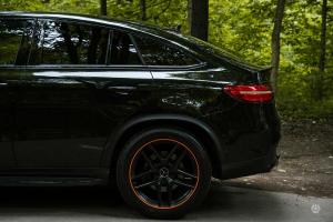 Melns Mercedes-Benz GLE 43 AMG 2018 Kauņa, ar dzinēja tilpumu 3.00 L un nobraukumu 165 tūkst. km par 37999 €, foto 7 vietnē AUTOMOTO.COM.LV