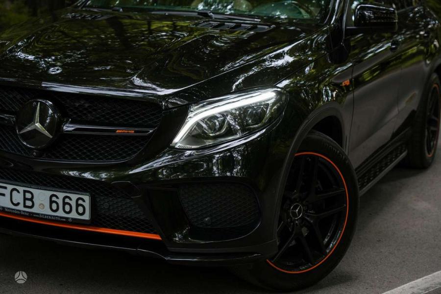 Melns Mercedes-Benz GLE 43 AMG 2018 Kauņa, ar dzinēja tilpumu 3.00 L un nobraukumu 165 tūkst. km par 37999 €, foto 8 vietnē AUTOMOTO.COM.LV