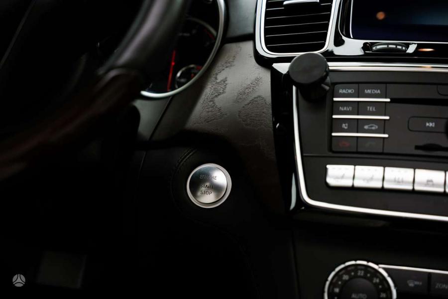 Melns Mercedes-Benz GLE 43 AMG 2018 Kauņa, ar dzinēja tilpumu 3.00 L un nobraukumu 165 tūkst. km par 37999 €, foto 12 vietnē AUTOMOTO.COM.LV