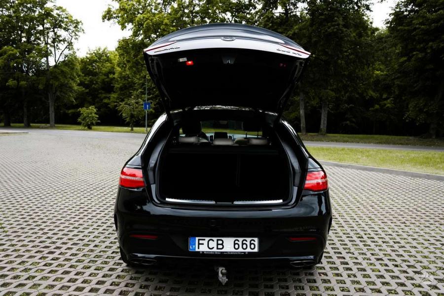 Melns Mercedes-Benz GLE 43 AMG 2018 Kauņa, ar dzinēja tilpumu 3.00 L un nobraukumu 165 tūkst. km par 37999 €, foto 22 vietnē AUTOMOTO.COM.LV