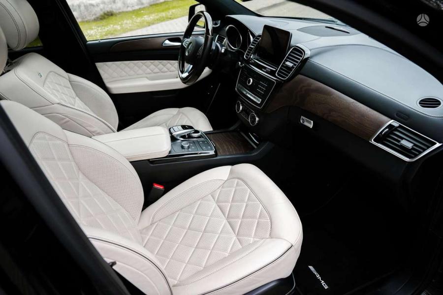 Melns Mercedes-Benz GLE 43 AMG 2018 Kauņa, ar dzinēja tilpumu 3.00 L un nobraukumu 165 tūkst. km par 37999 €, foto 24 vietnē AUTOMOTO.COM.LV