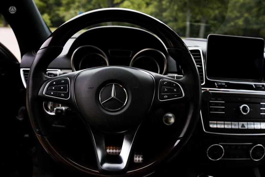 Melns Mercedes-Benz GLE 43 AMG 2018 Kauņa, ar dzinēja tilpumu 3.00 L un nobraukumu 165 tūkst. km par 37999 €, foto 28 vietnē AUTOMOTO.COM.LV