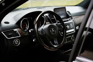 Melns Mercedes-Benz GLE 43 AMG 2018 Kauņa, ar dzinēja tilpumu 3.00 L un nobraukumu 165 tūkst. km par 37999 €, foto 31 vietnē AUTOMOTO.COM.LV