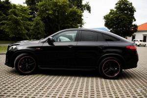 Melns Mercedes-Benz GLE 43 AMG 2018 Kauņa, ar dzinēja tilpumu 3.00 L un nobraukumu 165 tūkst. km par 37999 €, foto 37 vietnē AUTOMOTO.COM.LV
