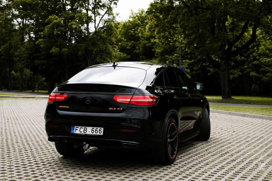 Melns Mercedes-Benz GLE 43 AMG 2018 Kauņa, ar dzinēja tilpumu 3.00 L un nobraukumu 165 tūkst. km par 37999 €, foto 41 vietnē AUTOMOTO.COM.LV