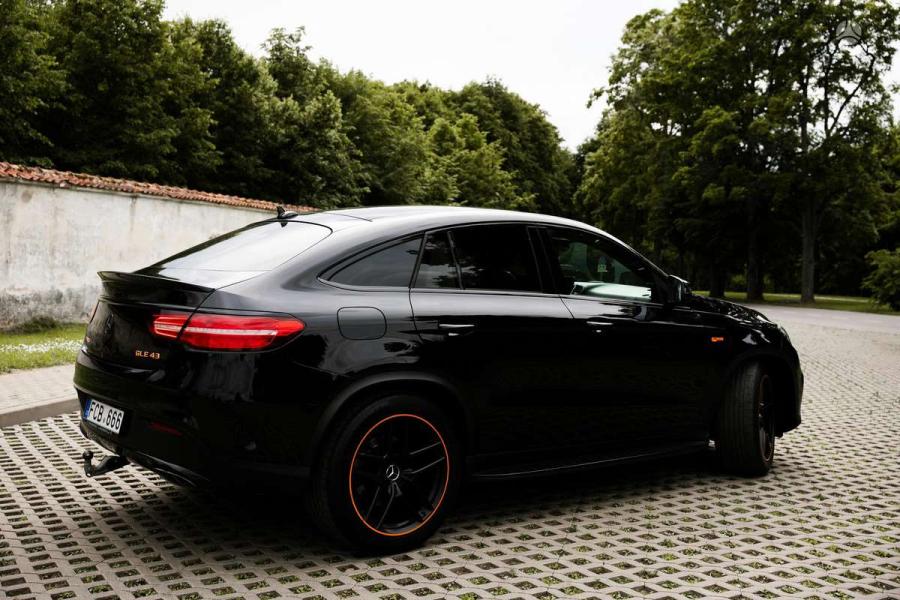 Melns Mercedes-Benz GLE 43 AMG 2018 Kauņa, ar dzinēja tilpumu 3.00 L un nobraukumu 165 tūkst. km par 37999 €, foto 47 vietnē AUTOMOTO.COM.LV