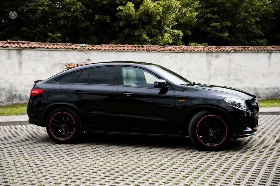 Melns Mercedes-Benz GLE 43 AMG 2018 Kauņa, ar dzinēja tilpumu 3.00 L un nobraukumu 165 tūkst. km par 37999 €, foto 48 vietnē AUTOMOTO.COM.LV