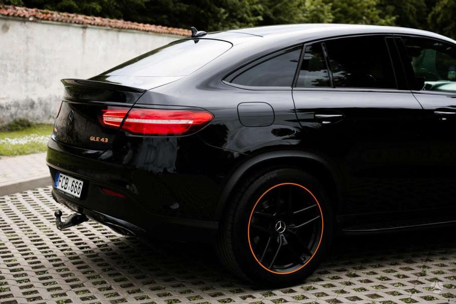 Melns Mercedes-Benz GLE 43 AMG 2018 Kauņa, ar dzinēja tilpumu 3.00 L un nobraukumu 165 tūkst. km par 37999 €, foto 50 vietnē AUTOMOTO.COM.LV