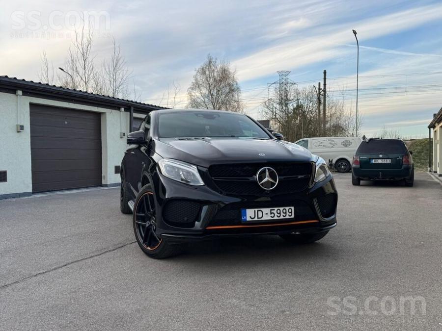 Melns Mercedes-Benz GLE 43 AMG 2018 Rīga, ar dzinēja tilpumu 3.00 L un nobraukumu 235 tūkst. km par 28000 €, foto 3 vietnē AUTOMOTO.COM.LV