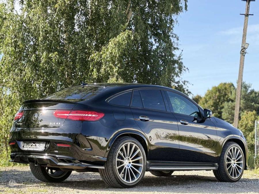 Melns Mercedes-Benz GLE 43 AMG 2019 Šauļi, ar dzinēja tilpumu 3.00 L un nobraukumu 120 tūkst. km par 38000 €, foto 15 vietnē AUTOMOTO.COM.LV