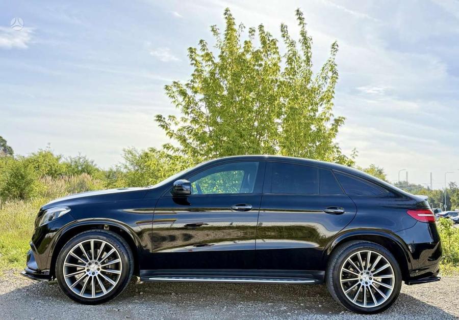 Melns Mercedes-Benz GLE 43 AMG 2019 Šauļi, ar dzinēja tilpumu 3.00 L un nobraukumu 120 tūkst. km par 38000 €, foto 19 vietnē AUTOMOTO.COM.LV