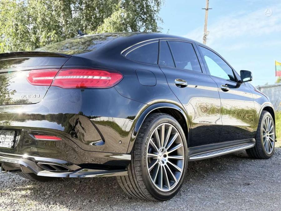 Melns Mercedes-Benz GLE 43 AMG 2019 Šauļi, ar dzinēja tilpumu 3.00 L un nobraukumu 120 tūkst. km par 38000 €, foto 20 vietnē AUTOMOTO.COM.LV