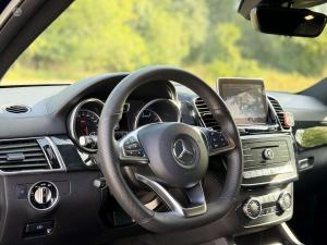 Melns Mercedes-Benz GLE 43 AMG 2019 Šauļi, ar dzinēja tilpumu 3.00 L un nobraukumu 120 tūkst. km par 38000 €, foto 21 vietnē AUTOMOTO.COM.LV