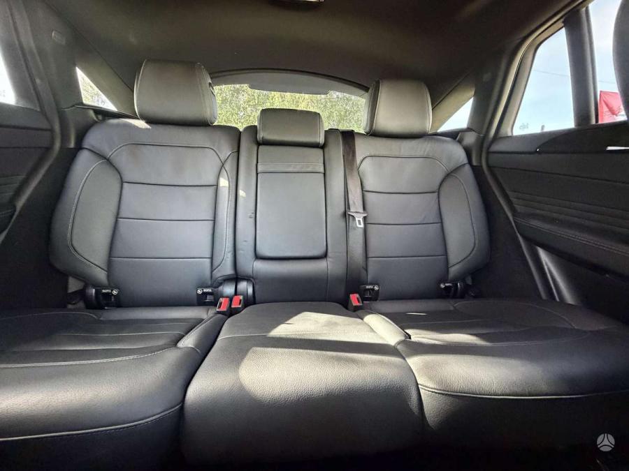 Melns Mercedes-Benz GLE 43 AMG 2019 Šauļi, ar dzinēja tilpumu 3.00 L un nobraukumu 120 tūkst. km par 38000 €, foto 26 vietnē AUTOMOTO.COM.LV