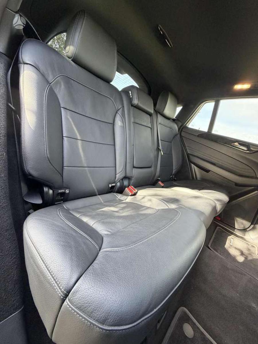 Melns Mercedes-Benz GLE 43 AMG 2019 Šauļi, ar dzinēja tilpumu 3.00 L un nobraukumu 120 tūkst. km par 38000 €, foto 27 vietnē AUTOMOTO.COM.LV
