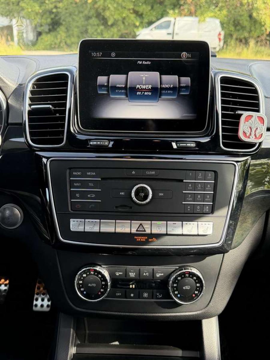 Melns Mercedes-Benz GLE 43 AMG 2019 Šauļi, ar dzinēja tilpumu 3.00 L un nobraukumu 120 tūkst. km par 38000 €, foto 30 vietnē AUTOMOTO.COM.LV