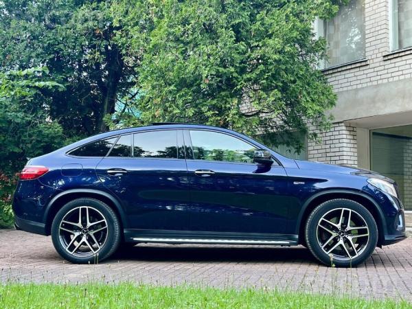 Blue Mercedes-Benz GLE 43 AMG 2018 in Riga, with an engine capacity of 3.00 L and mileage of 155 thousand km for 31400 €, photo 2 on AUTOMOTO.COM.LV
