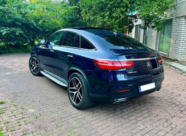 Blue Mercedes-Benz GLE 43 AMG 2018 in Riga, with an engine capacity of 3.00 L and mileage of 155 thousand km for 31400 €, photo 7 on AUTOMOTO.COM.LV