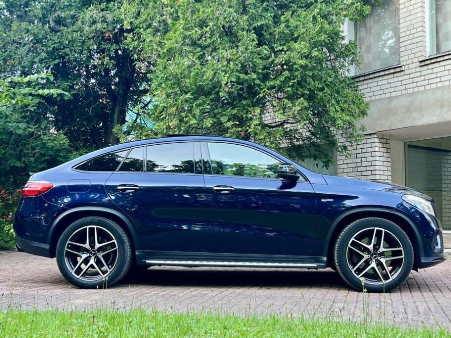 Синий Мерседес GLE 43 AMG 2018 в Рига, объемом двигателя 3.00 л и пробегом 155 тыс. км за 31400 €, фото 3 на AUTOMOTO.COM.LV