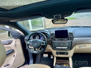 Синий Мерседес GLE 43 AMG 2018 в Рига, объемом двигателя 3.00 л и пробегом 155 тыс. км за 31400 €, фото 12 на AUTOMOTO.COM.LV