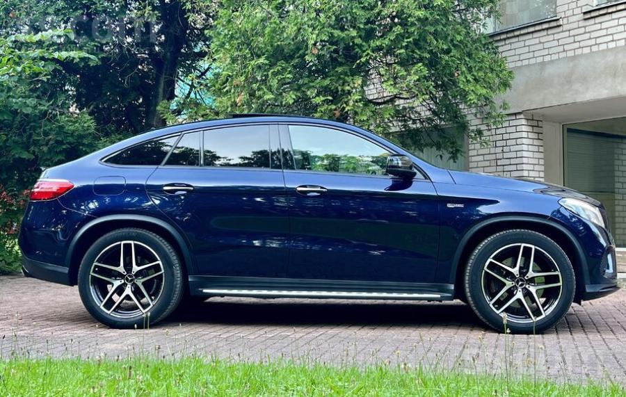 Синий Мерседес GLE 43 AMG 2018 в Рига, объемом двигателя 3.00 л и пробегом 156 тыс. км за 31400 €, фото 4 на AUTOMOTO.COM.LV