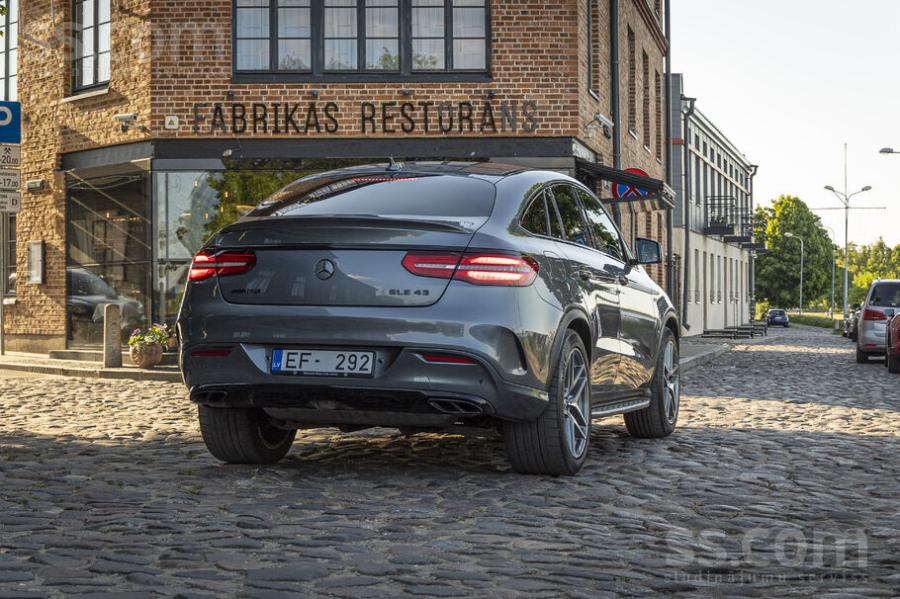 Серый Мерседес GLE 43 AMG 2017 в Рига, объемом двигателя 3.00 л и пробегом 152 тыс. км за 33900 €, фото 7 на AUTOMOTO.COM.LV